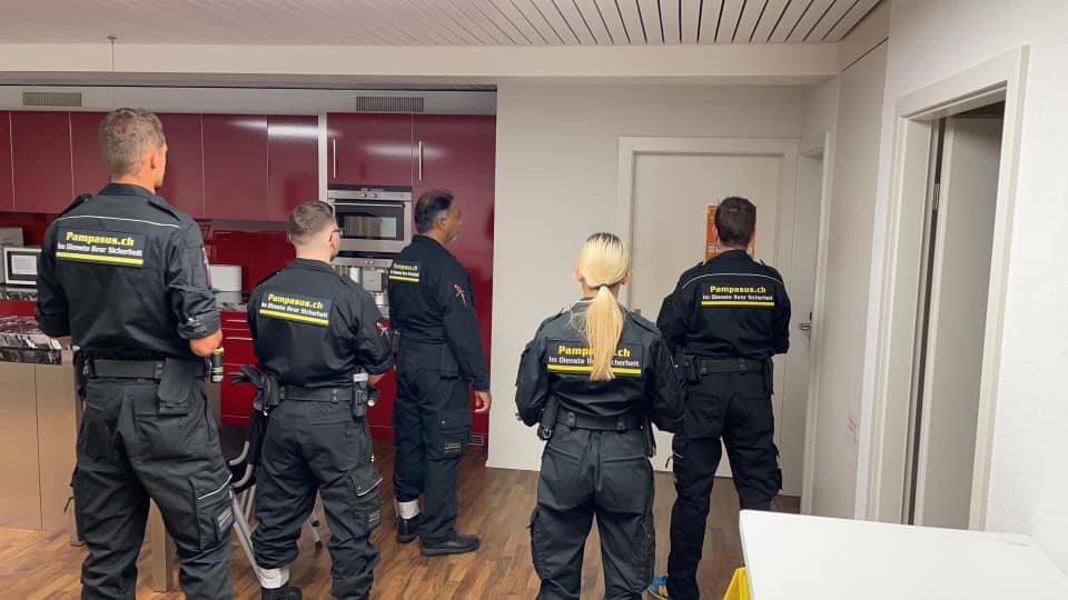 Sicherheitsdienst - Tresor transportieren